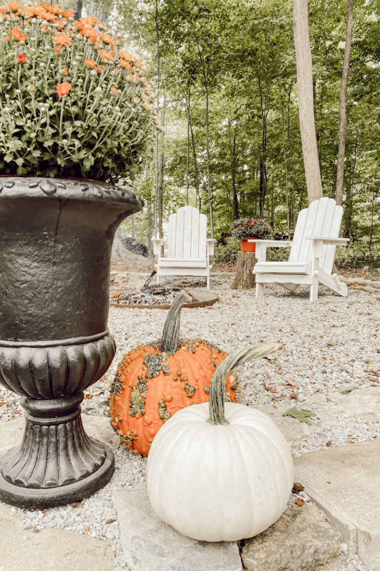 Fire Pit Decorated For Fall | The Best Outdoor Fall Decor