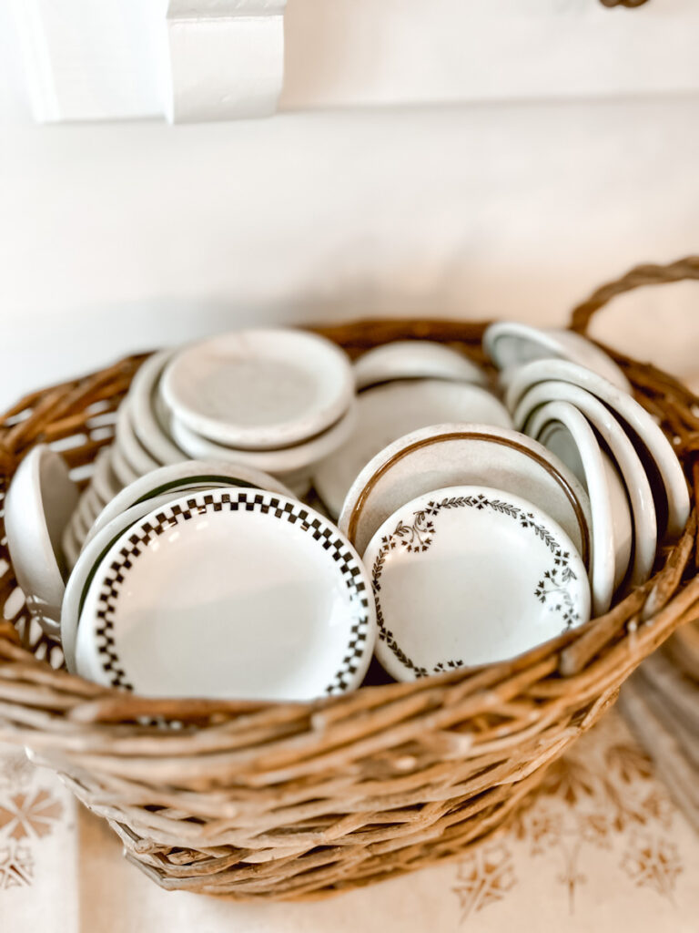 A Simple Spring Look in the Kitchen - Deb and Danelle